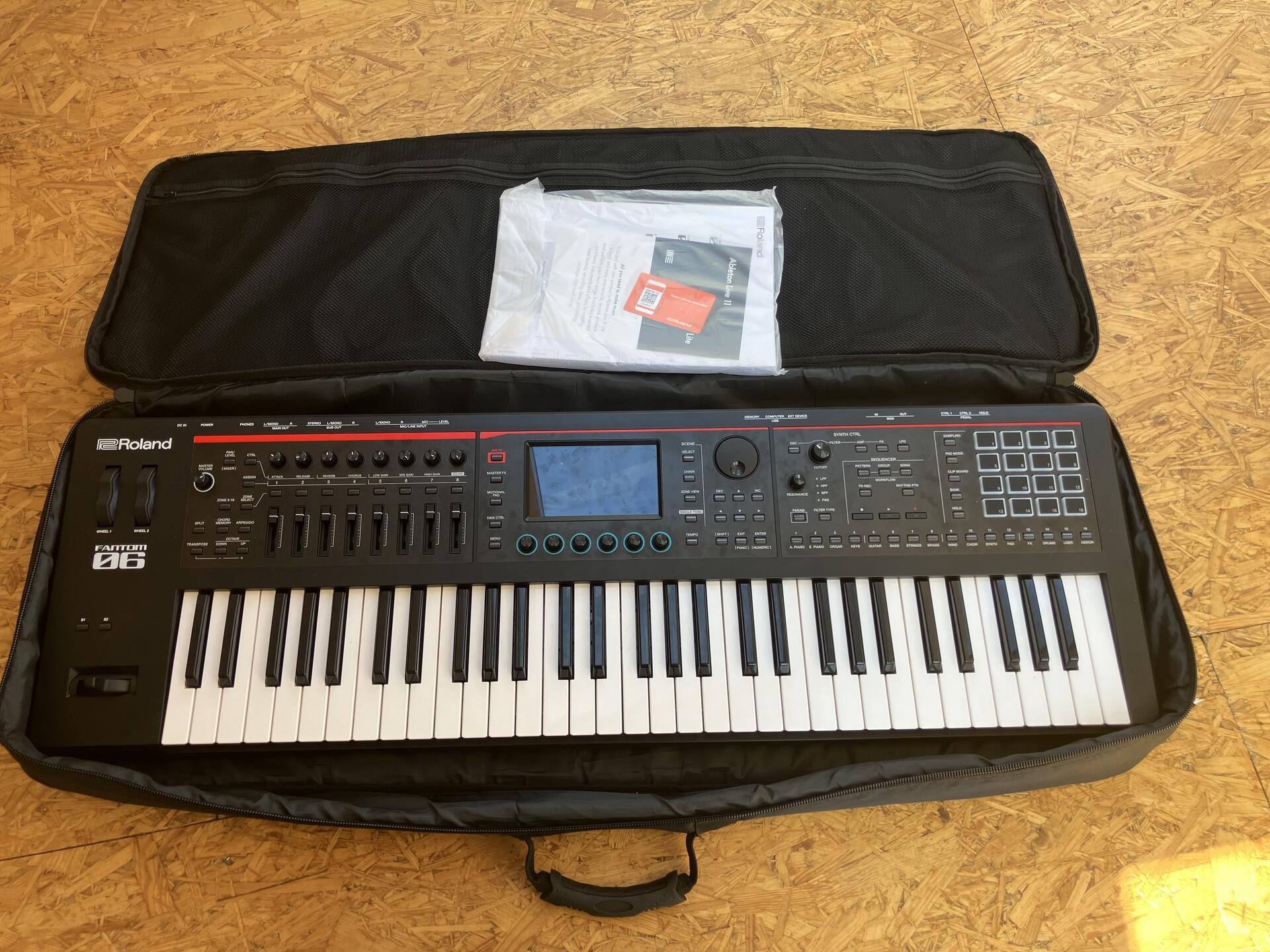 Roland Fantom 06 – 61 kláves, kompletní výbava – prodám | HudebníBazar.cz