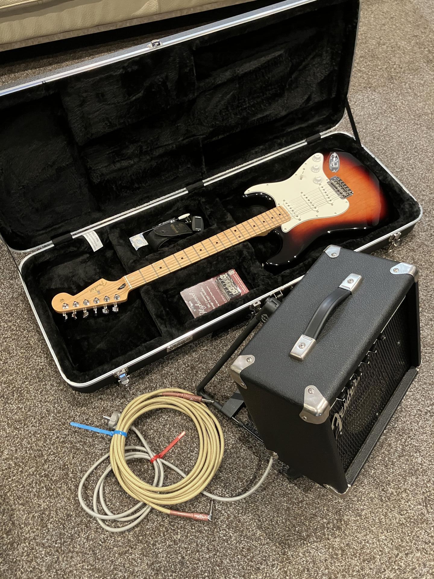 FENDER STRAT A PŘÍSLUŠENSTVÍ - kvalitní set! – prodám | HudebníBazar.cz