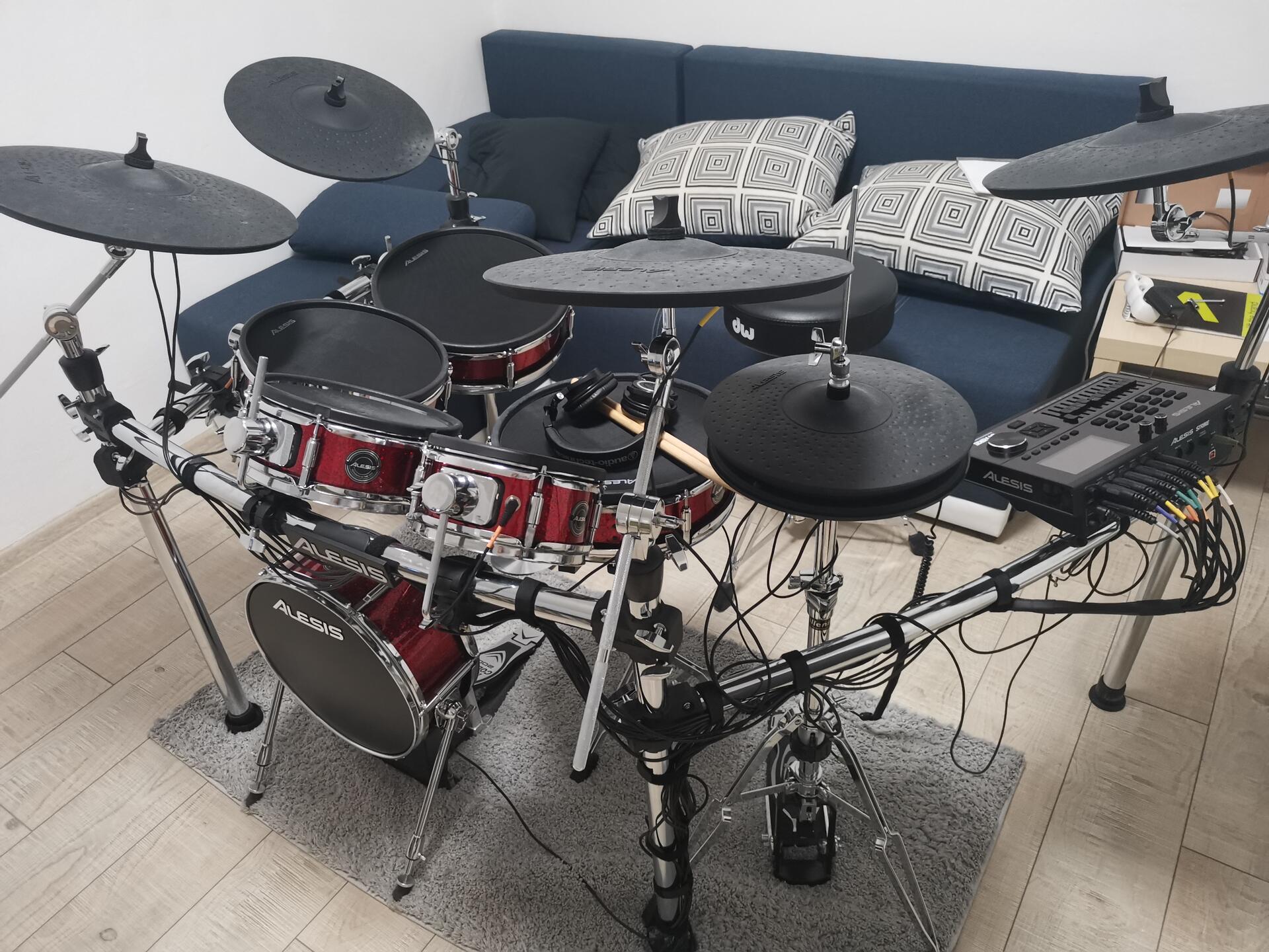 Alesis Strike Kit + Expansion Pack – prodám | HudebníBazar.cz