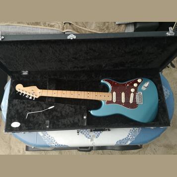 Fender stratocaster štandard AM STD STRAT MN LPB W/C 04/1997 – prodám ...